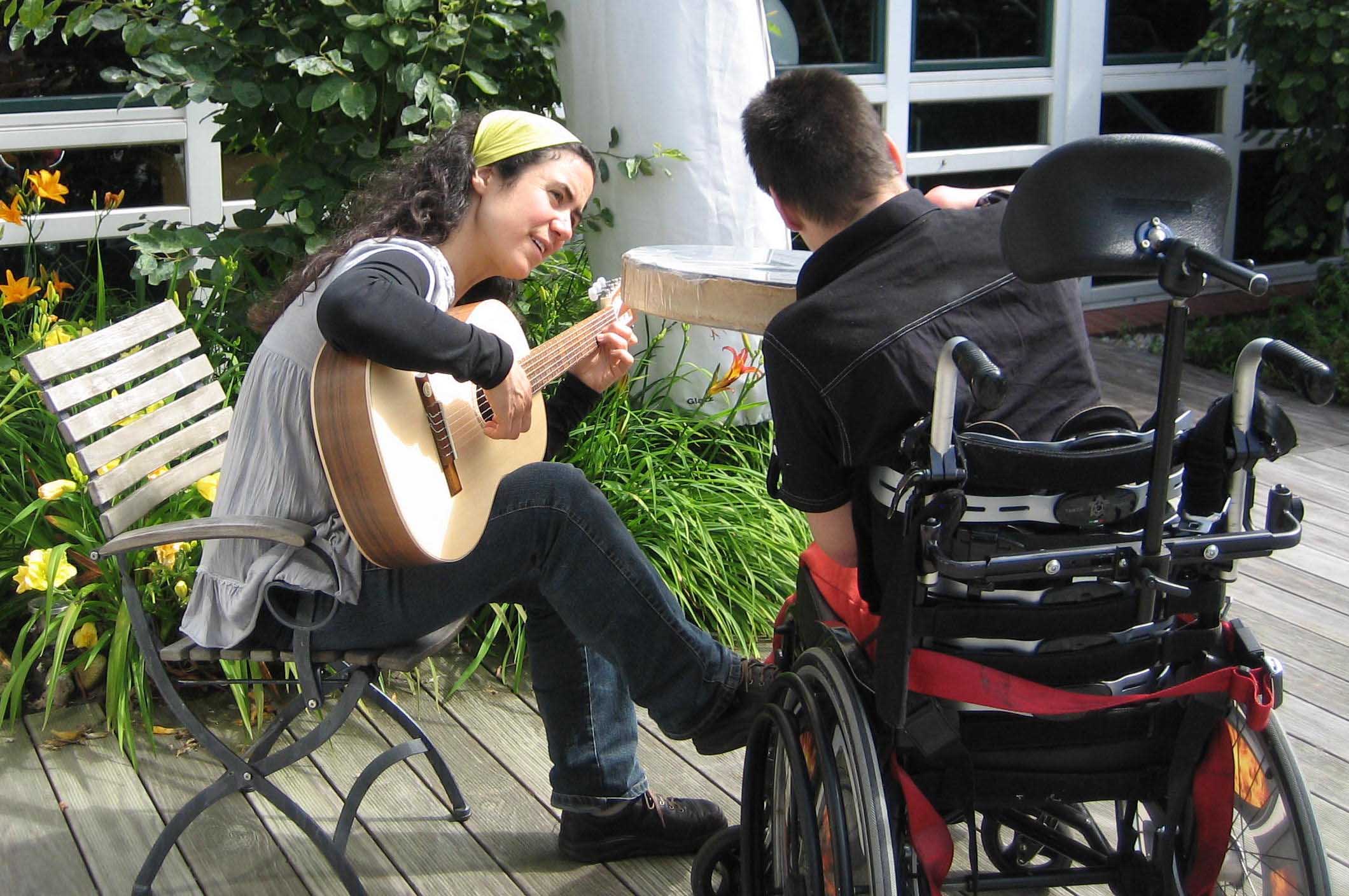 Musiktherapie für Menschen mit geistiger Behinderung - Musiktherapie ...